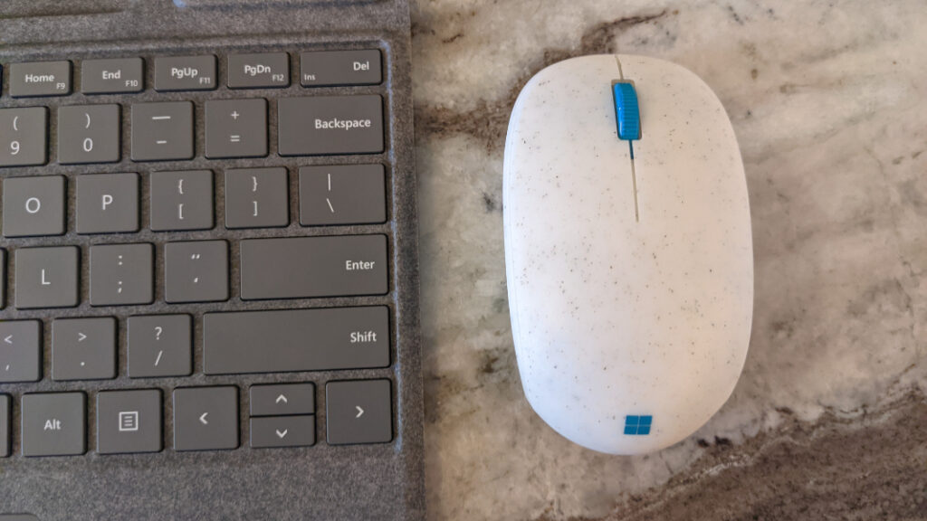 Hands-On with the Microsoft Ocean Plastic Mouse - Thurrott.com