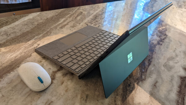 Hands-On with the Surface Pro Signature Keyboard - Thurrott.com