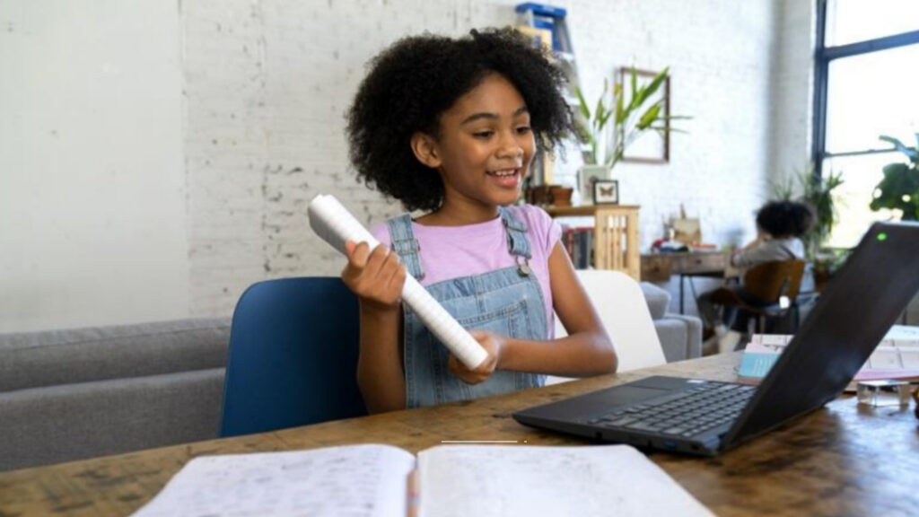 Microsoft Promotes First Windows 11 SE Laptops for Education - Thurrott.com