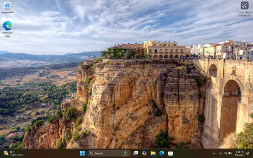 24H2-default-desktop - Thurrott.com