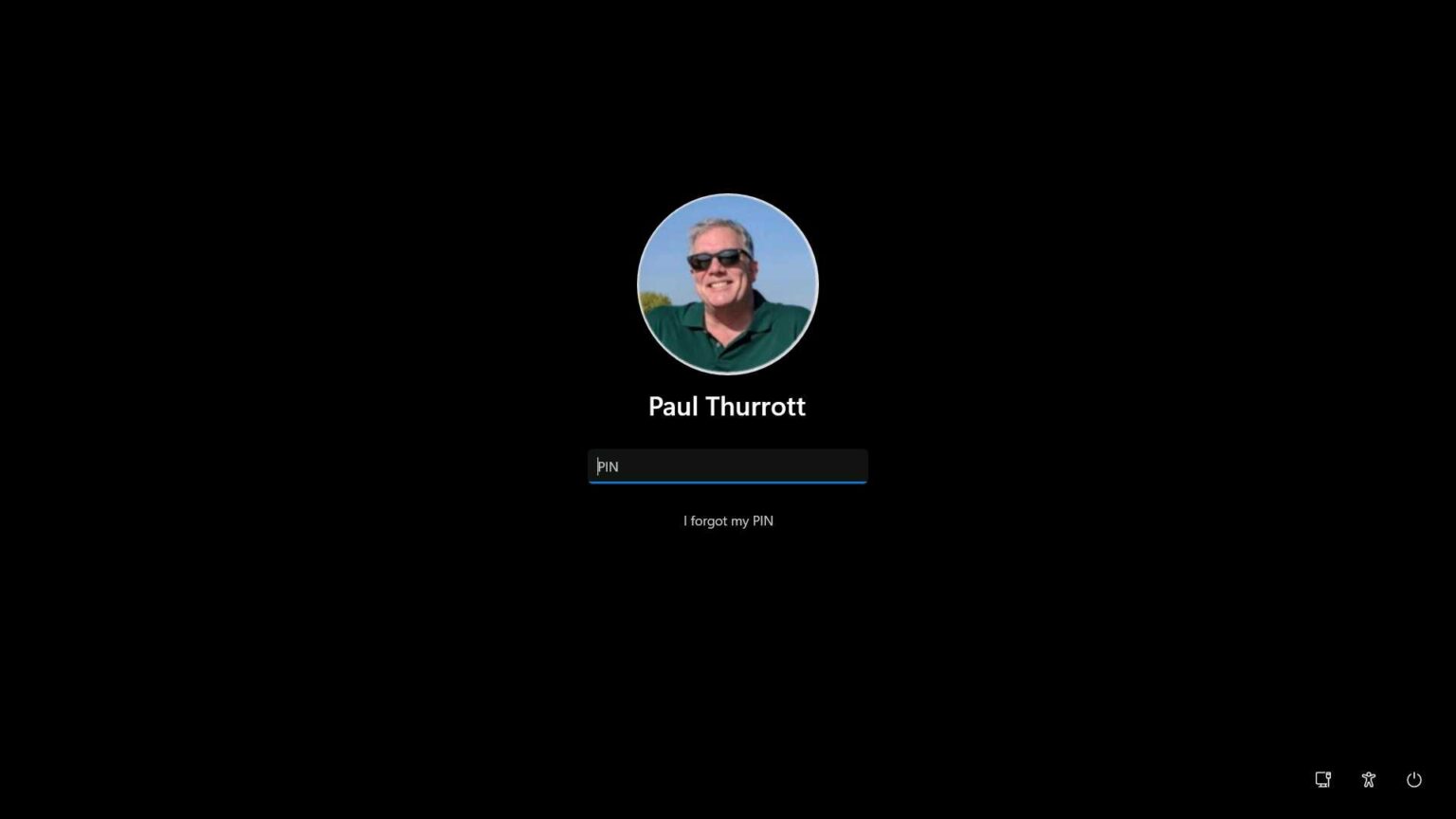 Customize the Lock and Sign-In Screens (24H2) - Thurrott.com